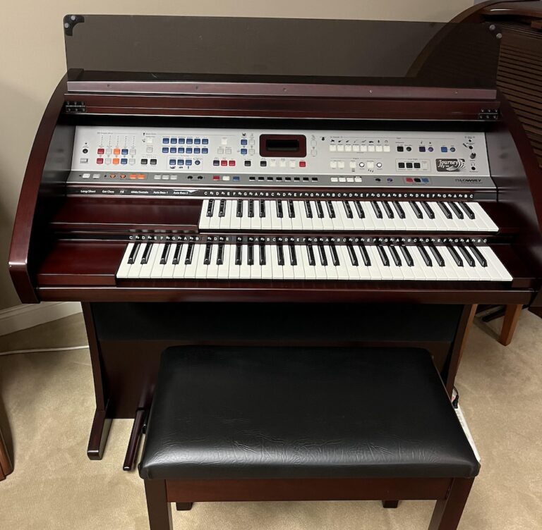 LOWREY Model EY320 - Used - Piano & Organ Center